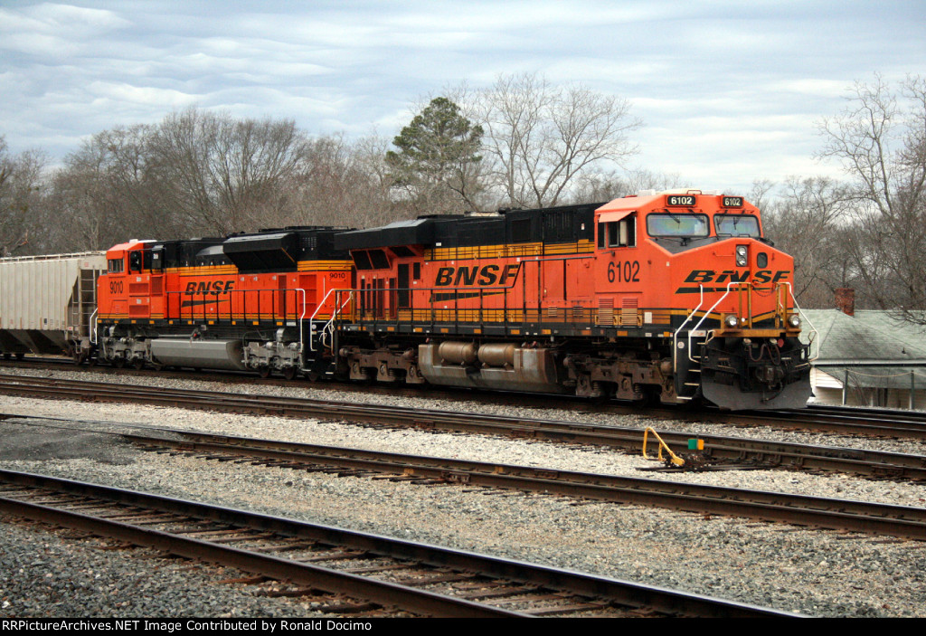 BNSF 6102 and BNSF 9010